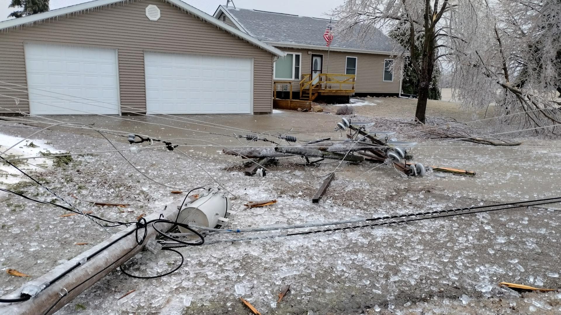 Northern Michigan faces ice storm warning amid freezing rain | wzzm13.com