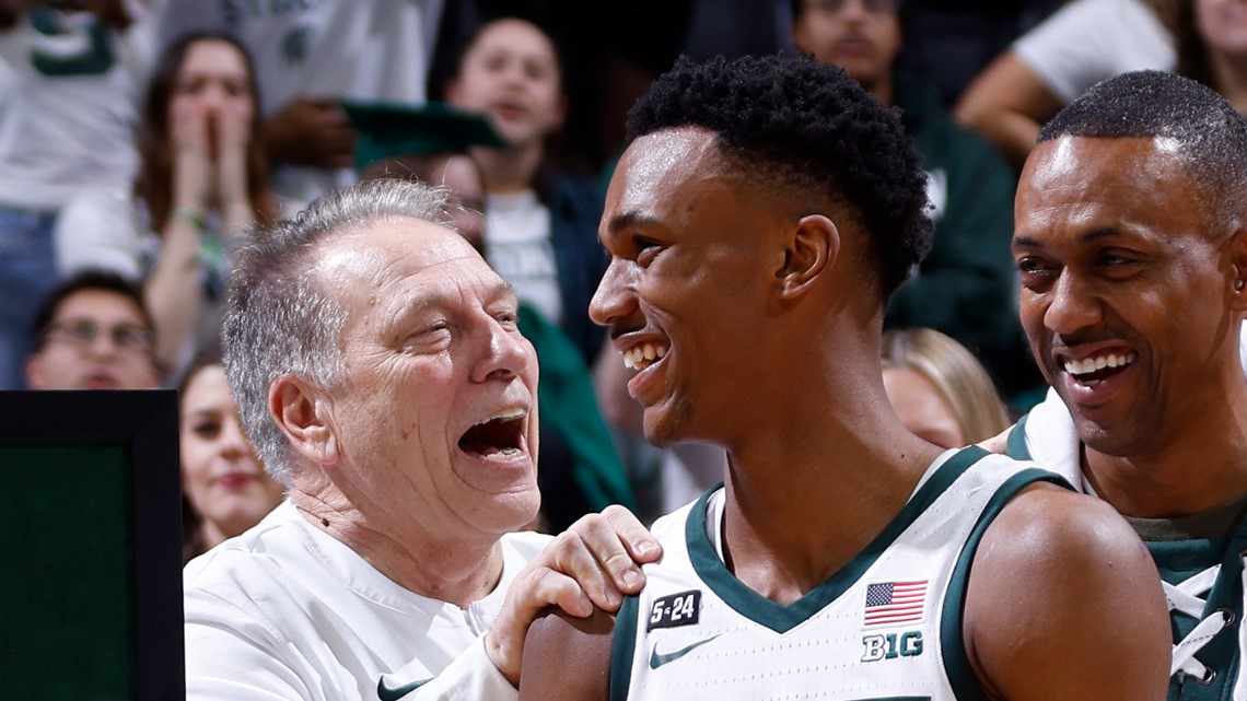 MSU guard Tyson Walker gives New York style pizza to coach Izzo ...
