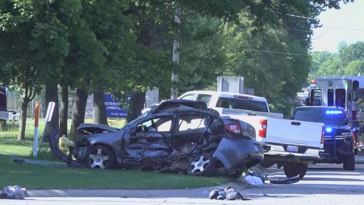 One injured in two vehicle crash in Walker Thursday | wzzm13.com