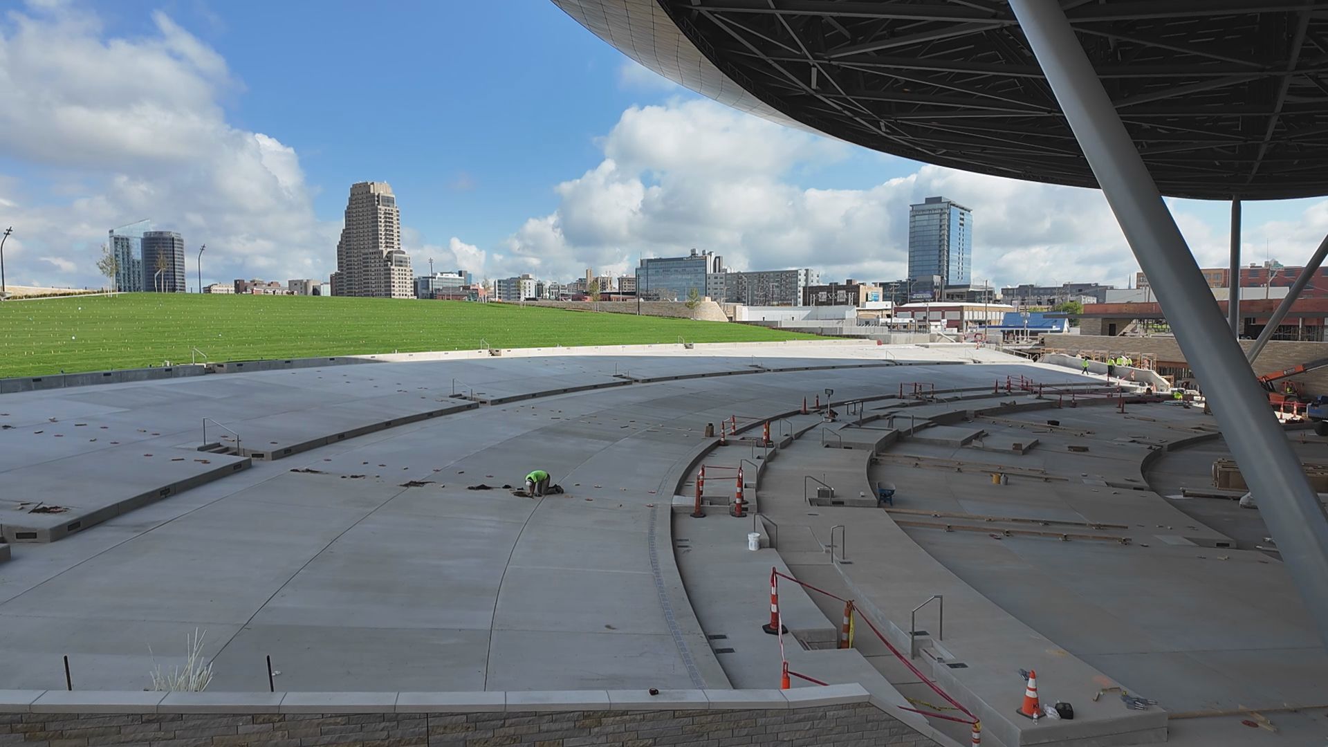 A look inside Acrisure Amphitheater as construction continues | wzzm13.com