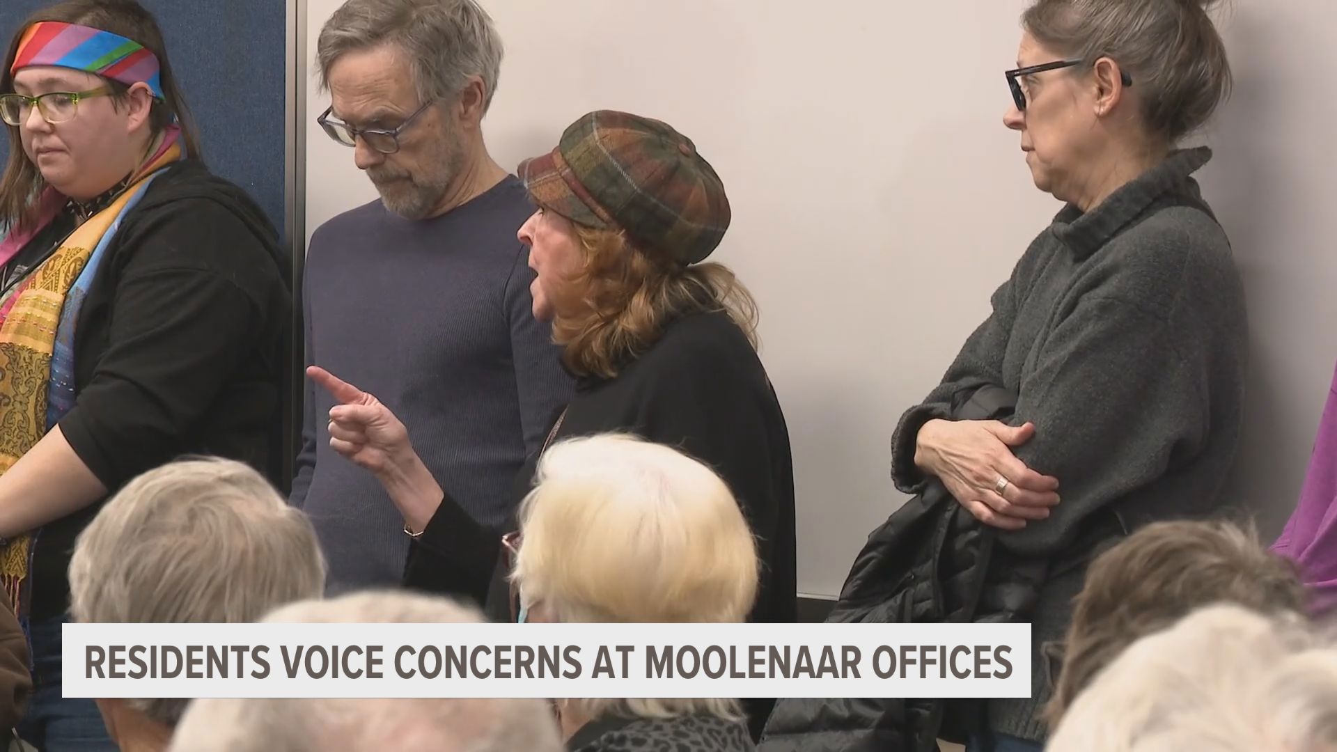 Crowd floods Rep. Moolenaar's event to voice questions, concerns | wzzm13.com