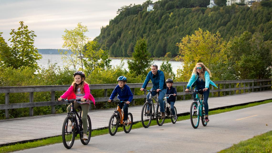 Mackinac Island's car-less highway gets speed limit | wzzm13.com