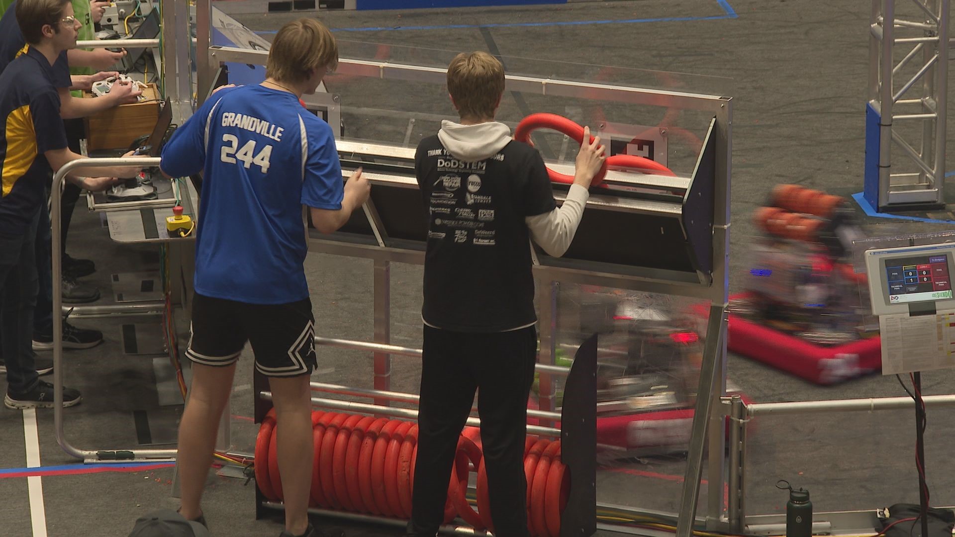 GVSU hosts high school robotics competition | wzzm13.com