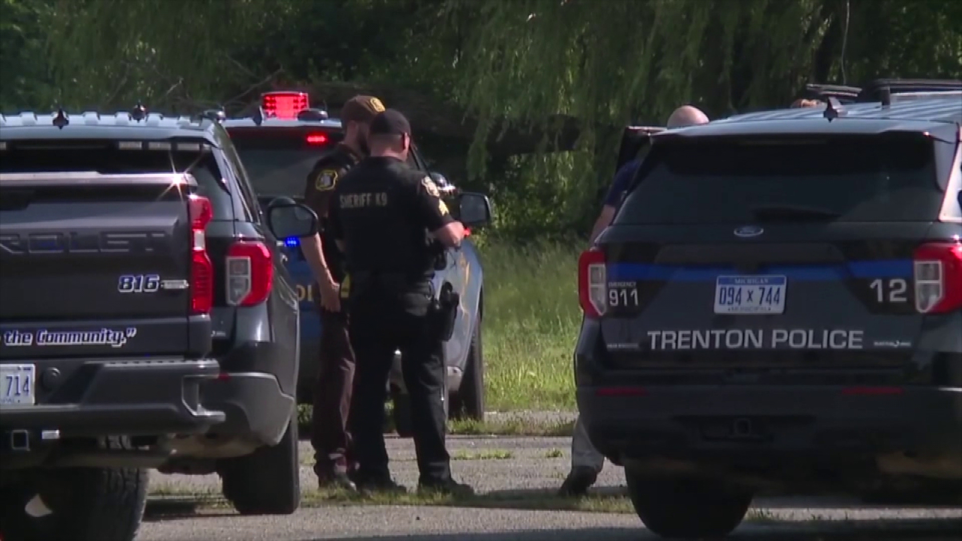 Two Southgate officers shot; suspect in custody | wzzm13.com