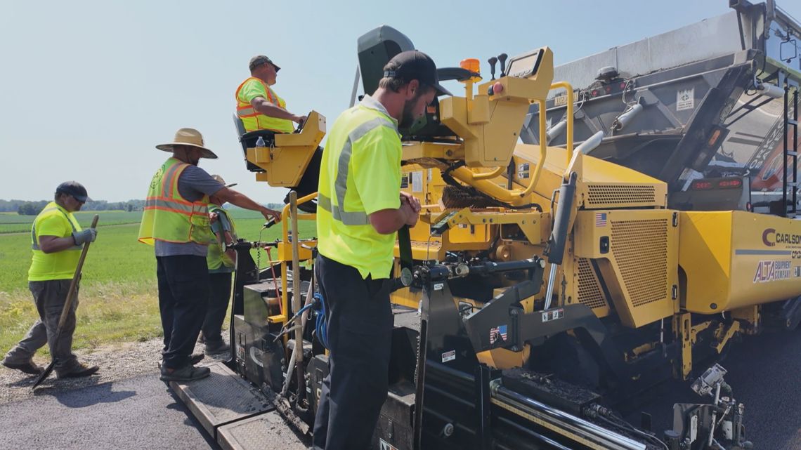 How road workers stay safe during high heat, humidity | wzzm13.com